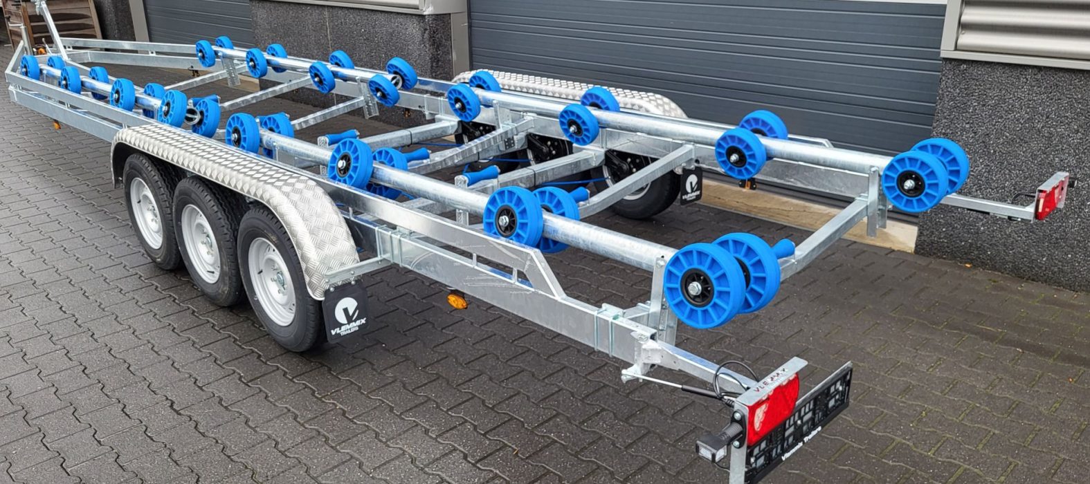 Flex-roll bådtrailer Model W 3500 kg 3-aksler Vlemmix – MaKs-trailer.dk