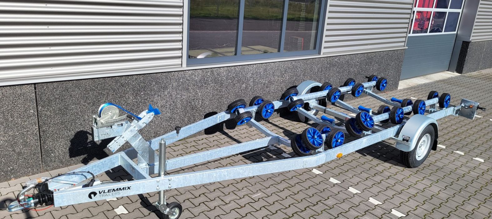 Flex-roll bådtrailer Model E 1800 kg 1-aksel Vlemmix – MaKs-trailer.dk
